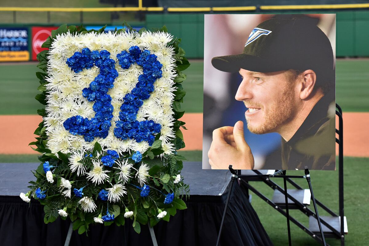 Blue Jays Will Retire Roy Halladay's Jersey Number on 2018 Opening Day ...