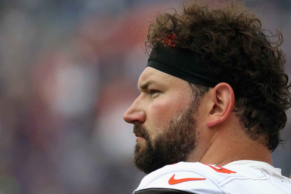 Joe Thomas Says He's Contemplated Retirement, Has Auditioned for TV ...
