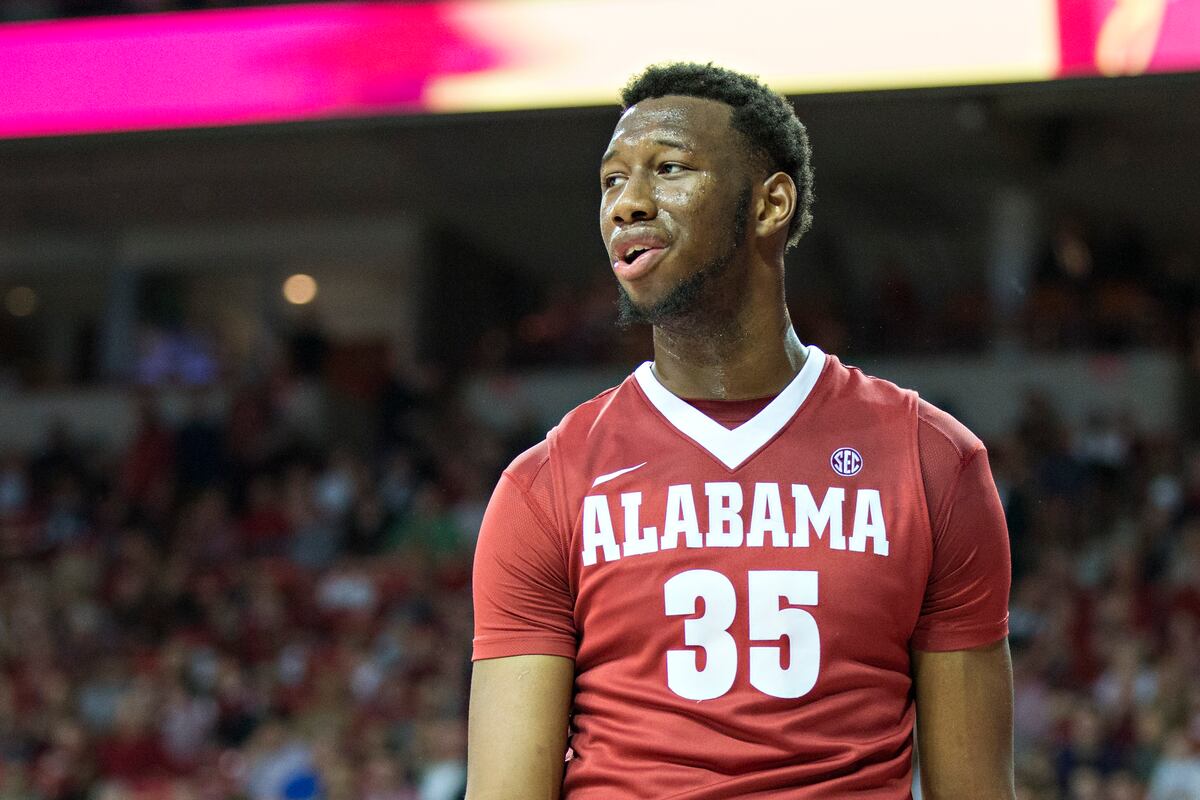Donta Hall Finishes Off Epic Alley-Oop from Collin Sexton vs. Villanova ...