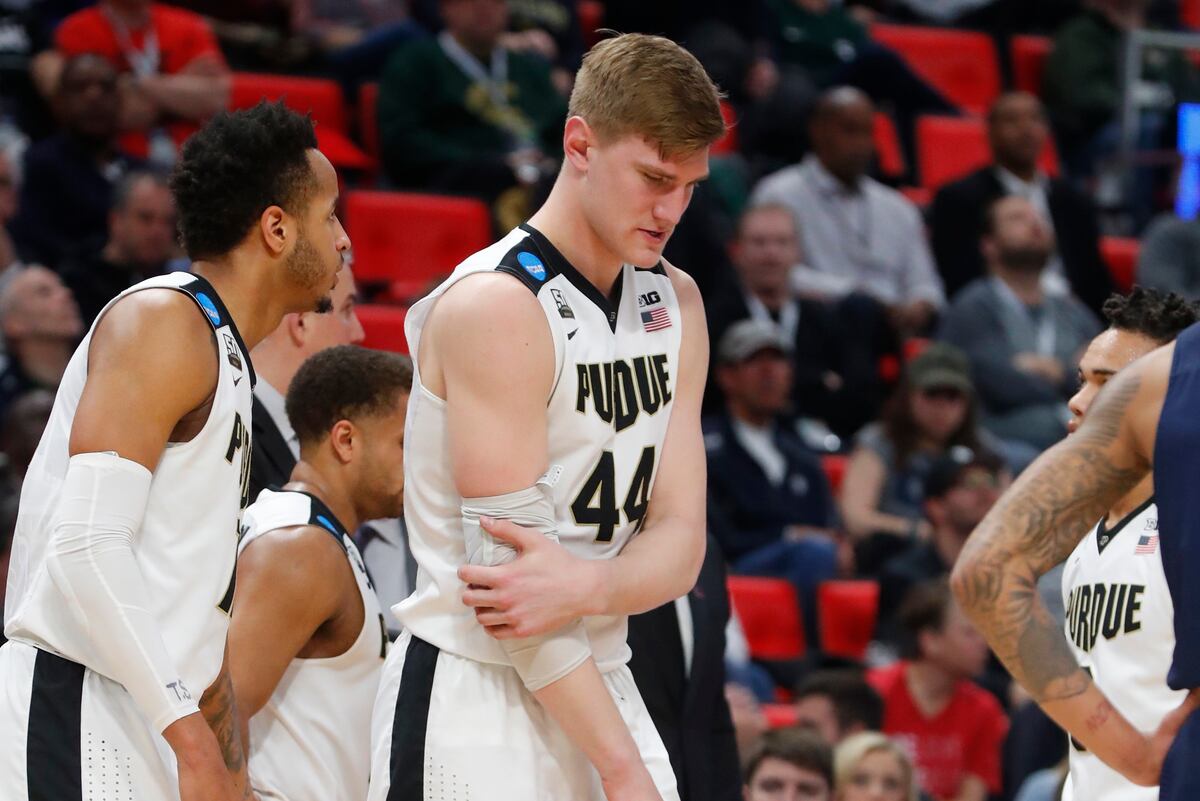Isaac Haas Reportedly Practiced Despite Fracture, May Play Through ...