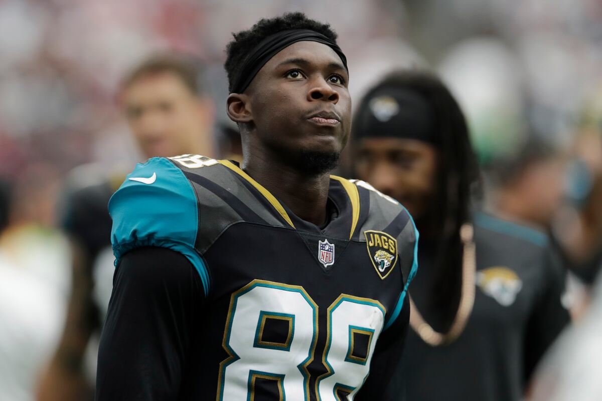 Allen Hurns Switching to Jersey No. 17 to Honor Florida School Shooting ...