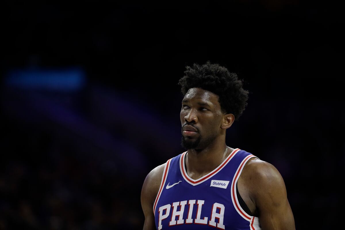 Joel Embiid Reportedly Expected to Miss 2-4 Weeks After Surgery on Eye ...