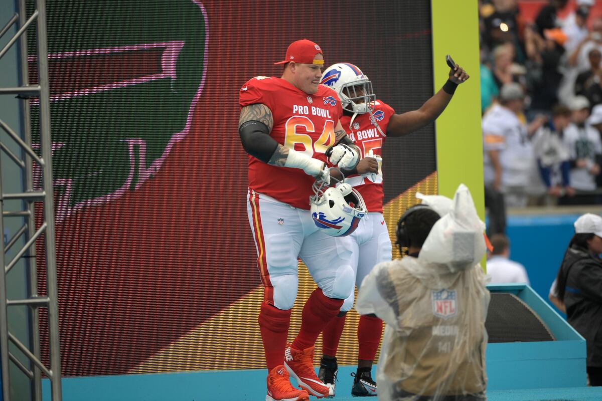 LeSean McCoy Offers $300K Bonus to Richie Incognito to Put off ...