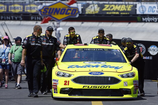Member of Paul Menard's Pit Crew Makes Amazing Catch of Bouncing Tire
