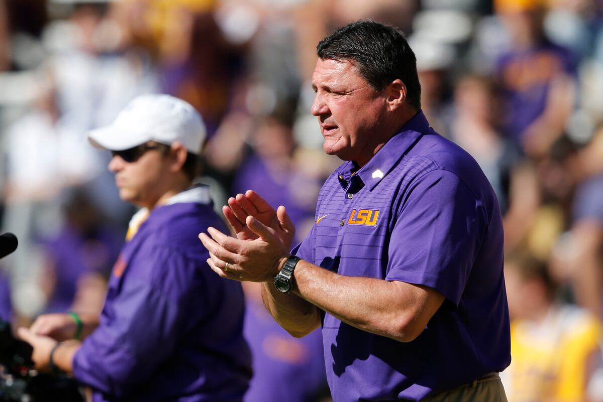 Purple Beats White 28-27 in LSU Spring Game; Justin McMillan Performs ...