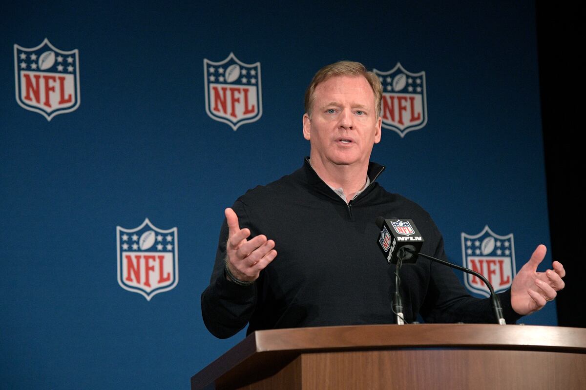 Roger Goodell to Appear on Stage with Troy Aikman, Roger Staubach at ...