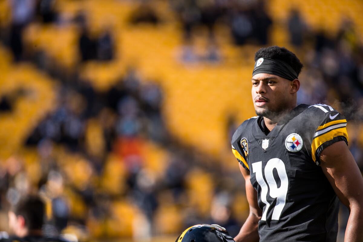 JuJu Smith-Schuster Rocks Pizza Hut Blazer and Bow Tie at 2018 NFL ...