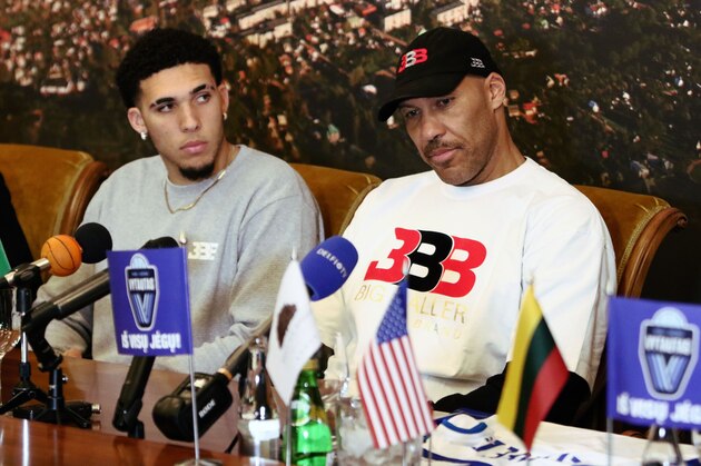 LaVar Ball, Sons LaMelo and LiAngelo Return to LA After Quitting ...