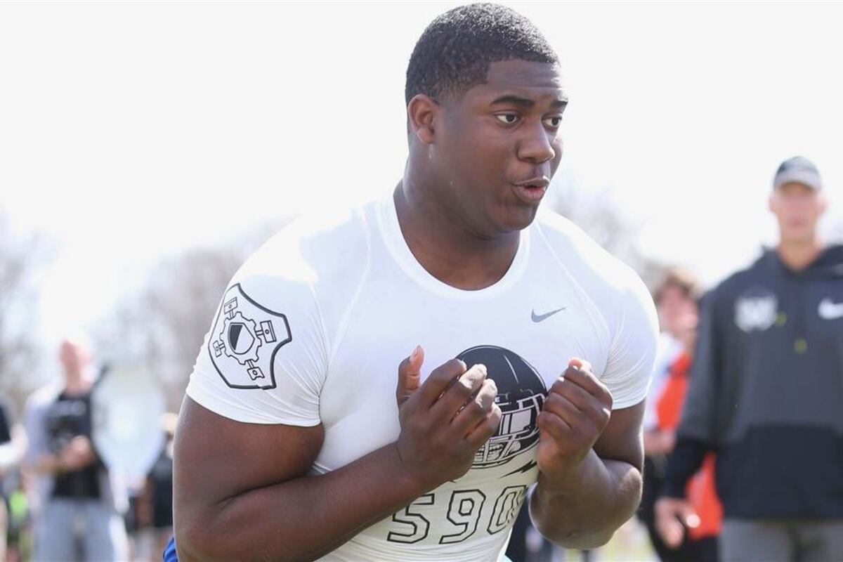 5-Star OT Prospect Devontae Dobbs Commits to Michigan St. | News ...