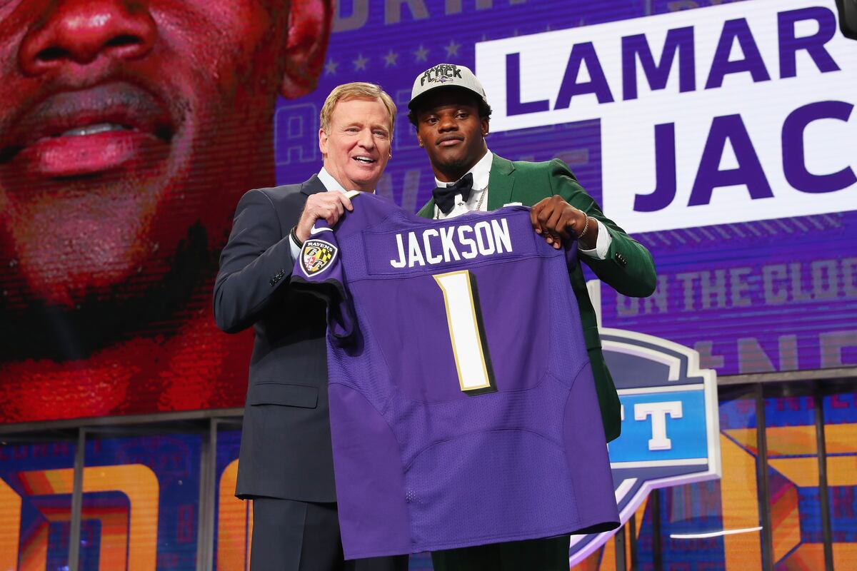 Lamar Jackson Does Ray Lewis Dance in Ravens Jersey at Rookie Premiere ...