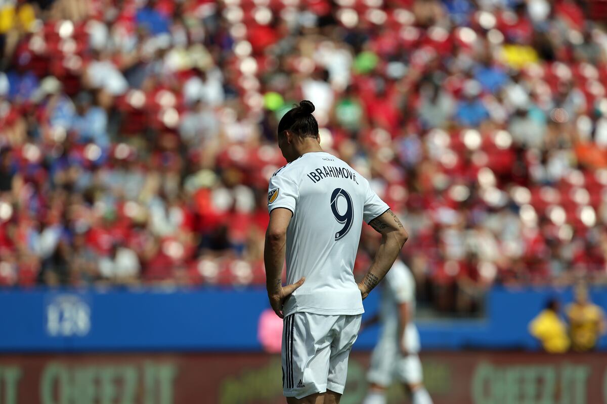 Zlatan Ibrahimovic Gets 1st MLS Red Card After Slapping Michael ...