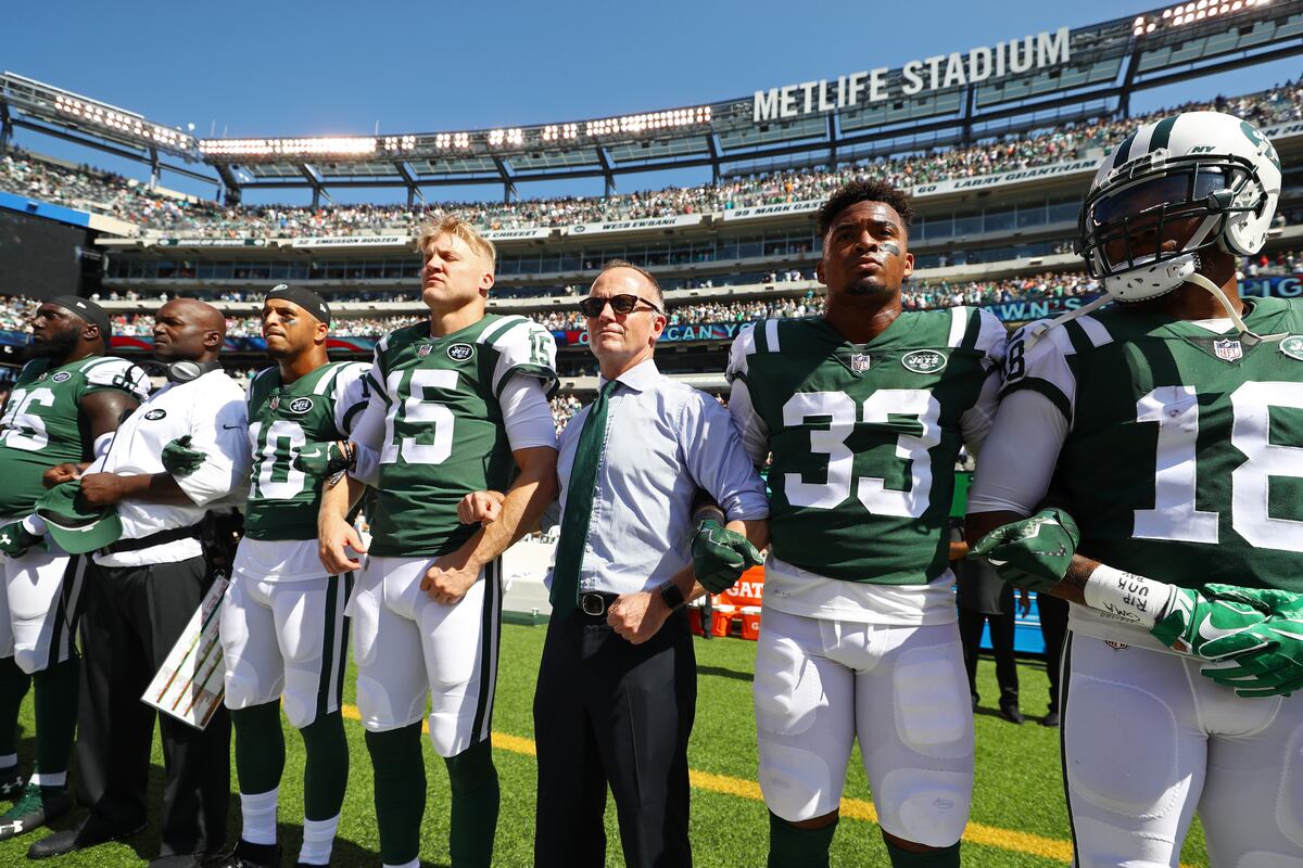 Jets Owner Christopher Johnson Says He Will Pay Players' Anthem-Related ...