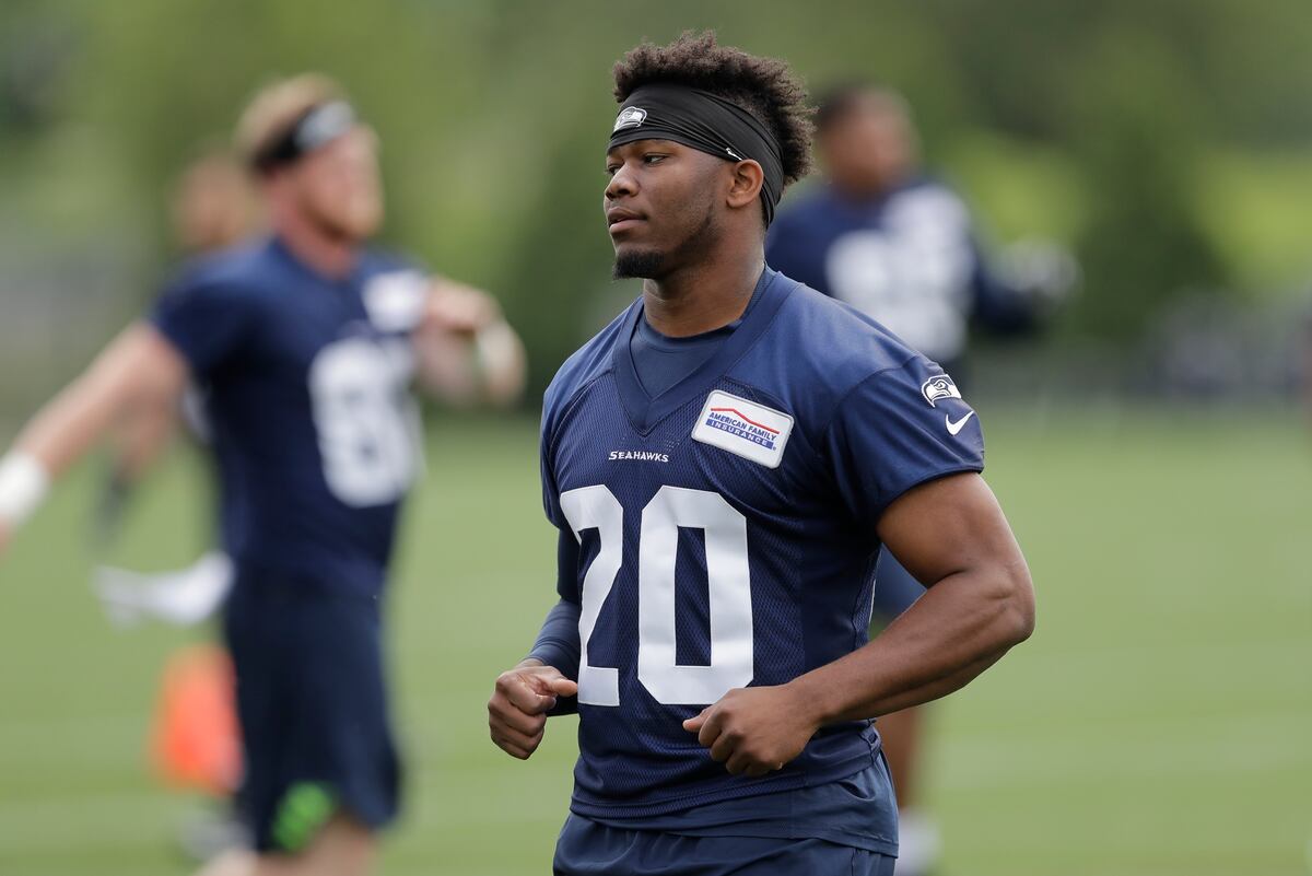Rashaad Penny Hand Injury Includes Broken Finger, Out 3-4 Weeks | News ...