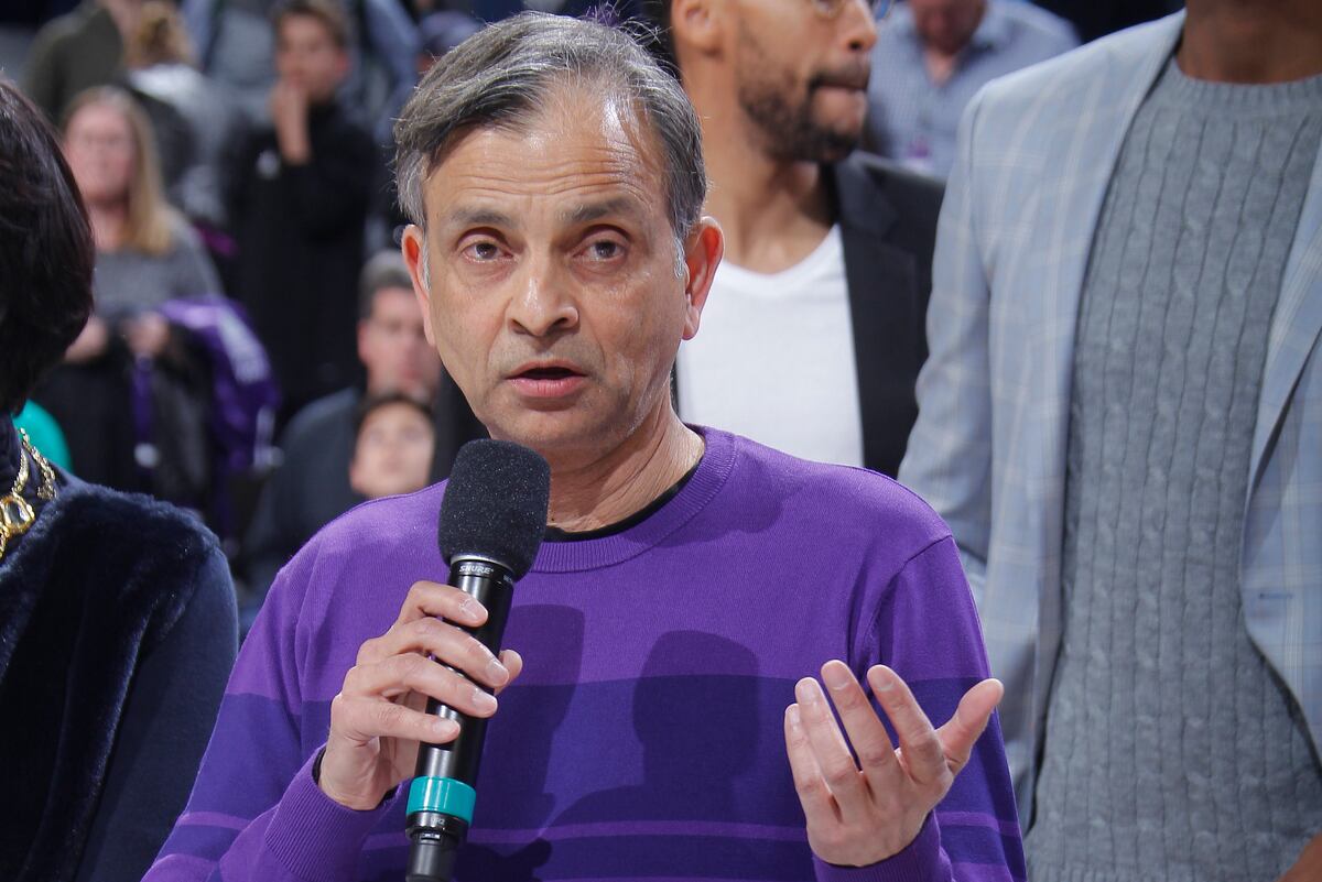 Kings Owner Vivek Ranadive Posts Picture of Himself Golfing with Barack ...