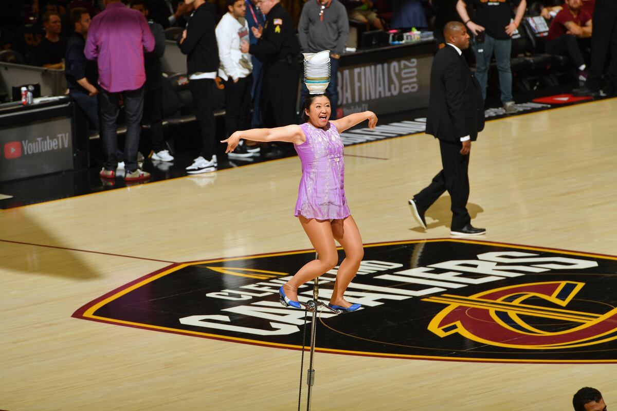 NBA Fans Were Shook by Legendary Halftime Entertainer Red Panda's Game ...