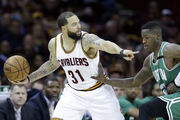 Deron Williams Says He Can Beat Michael Jordan at Golf and 'He Can Beat Me'