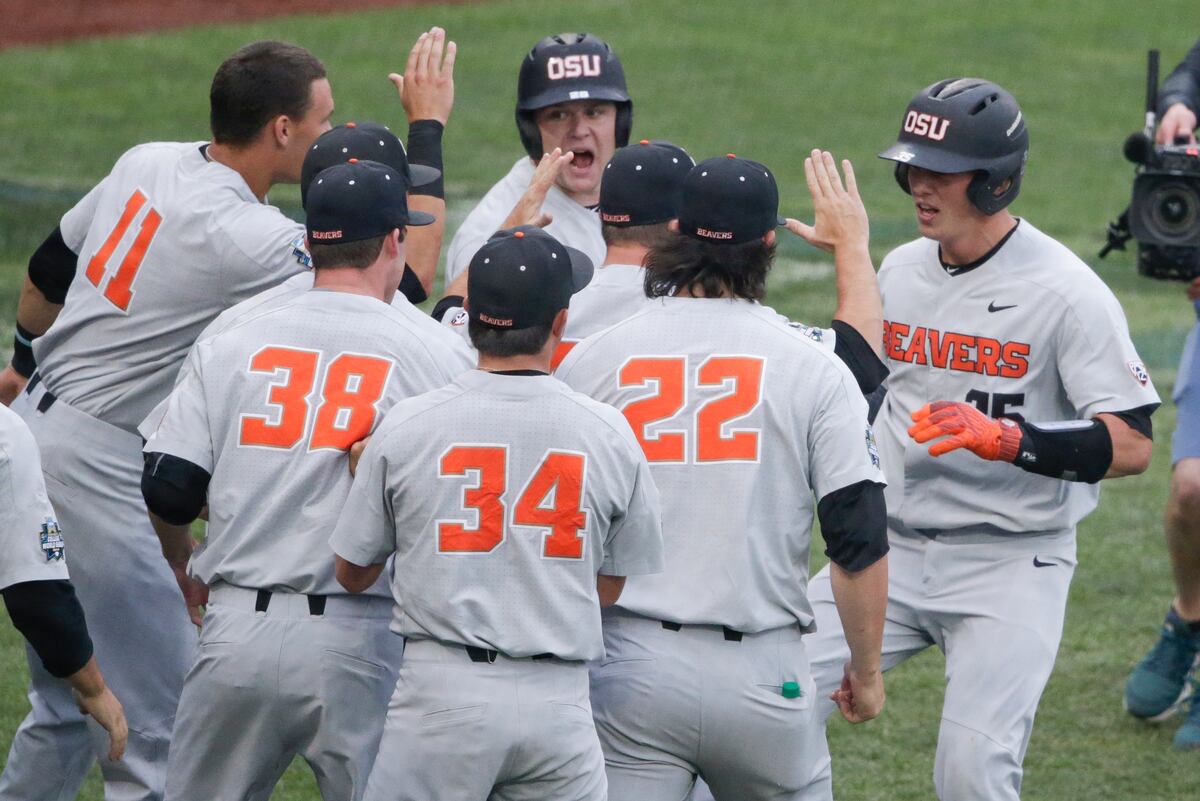 College World Series 2018: Wednesday Winners, Scores, Bracket Results ...