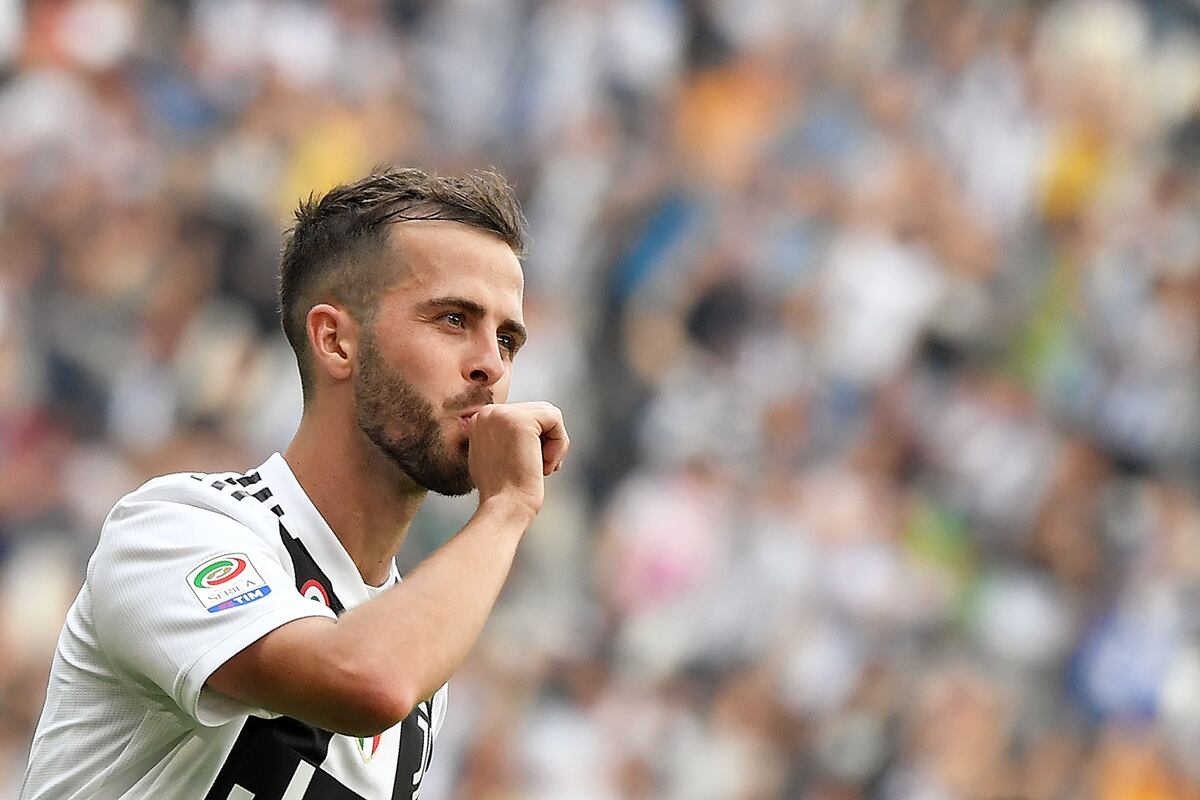 Miralem Pjanic Happy at Juventus Amid Barcelona, Chelsea Transfer ...