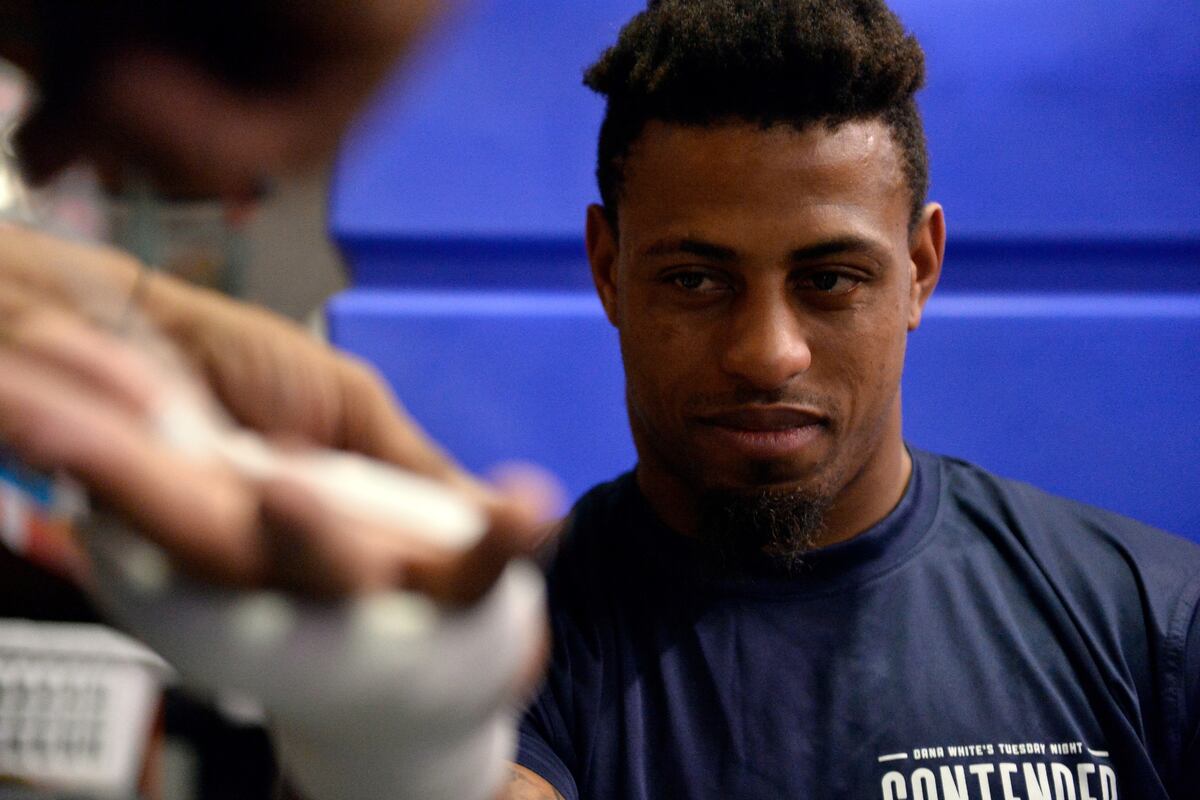 Greg Hardy Defeats Tebaris Gordon by Knockout in 17 Seconds | News ...