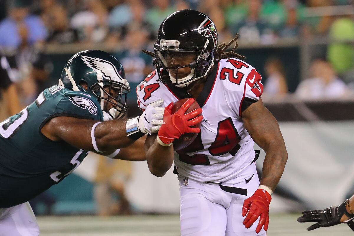 Devonta Freeman Says He's 'OK' After Suffering Knee Injury vs. Eagles ...