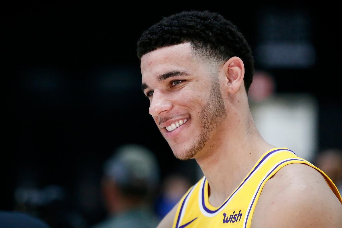 Lonzo Ball Cleared for Contact After Knee Injury; Unlikely to Play in ...