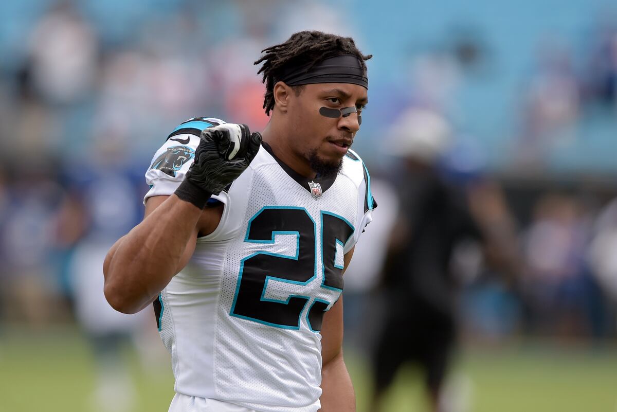 Eric Reid Kneels During National Anthem Before 1st Game with Panthers ...