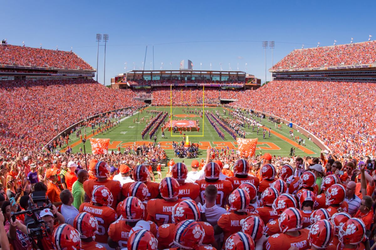 College Football's Creative Entrances Get Crowds Hyped and Put WWE to ...