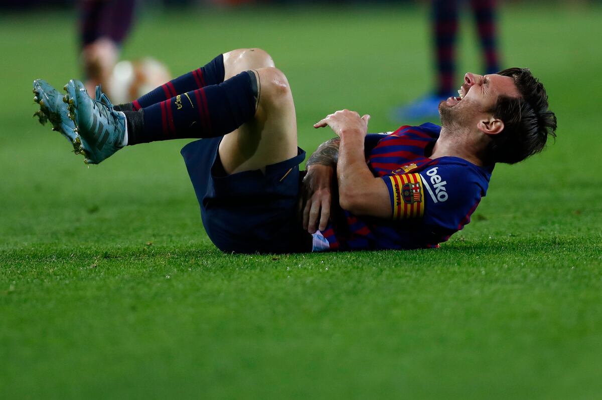 Lionel Messi Exits vs. Sevilla After Arm Injury Diagnosed as Radial ...