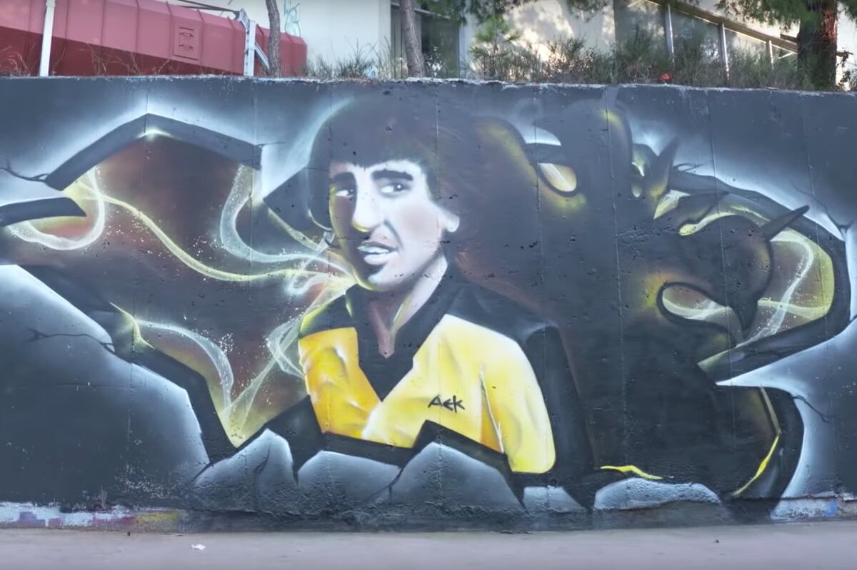 AEK Athens Legend Thomas Mavros Immortalised in Graffiti | News, Scores ...