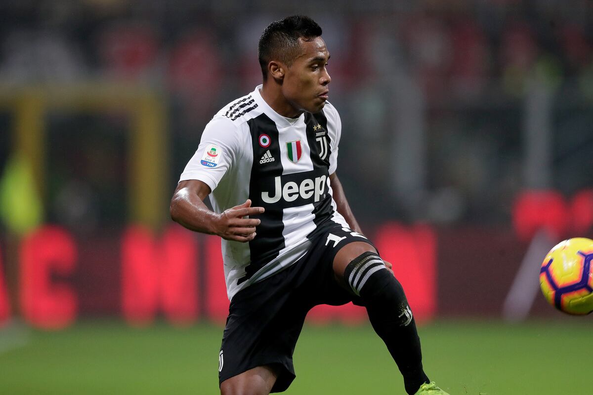 Juventus Defender Alex Sandro Says He Wants to Play in Premier League ...