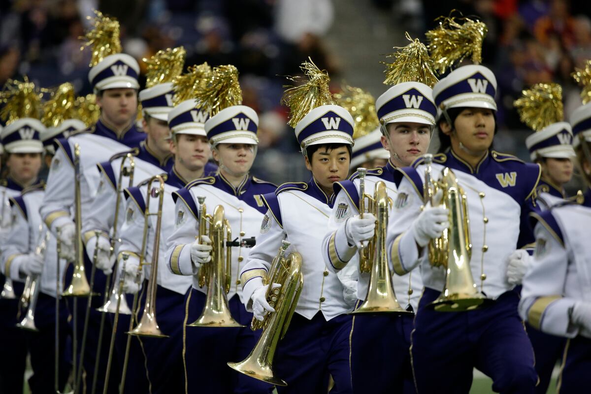 Washington Marching Band Won't Attend Apple Cup After Bus Rolls over ...