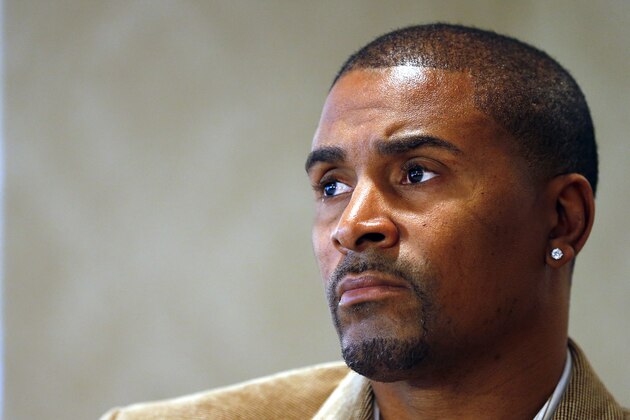 Ex-NBAer Eric Murdock Sues United Airlines over 'Race-Baiting' Flight ...