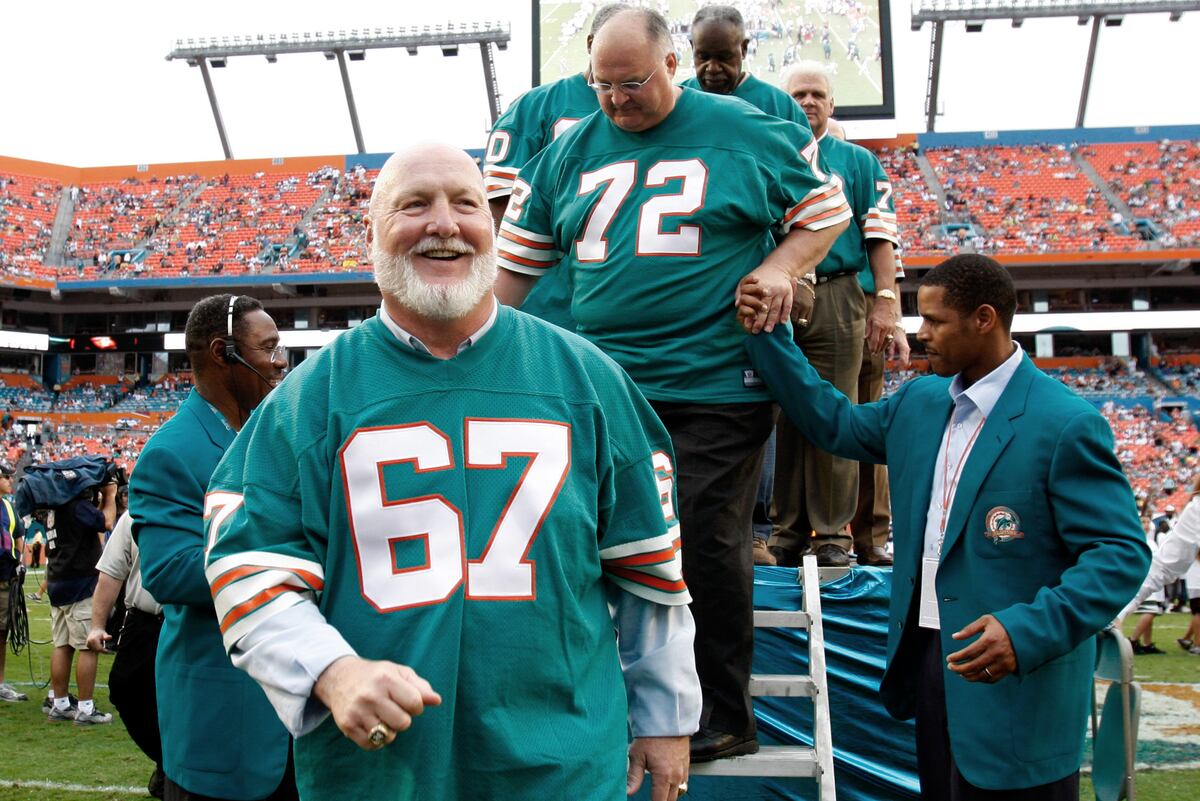Bob Kuechenberg Dies at 71; Former OL During Dolphins' Perfect Season ...