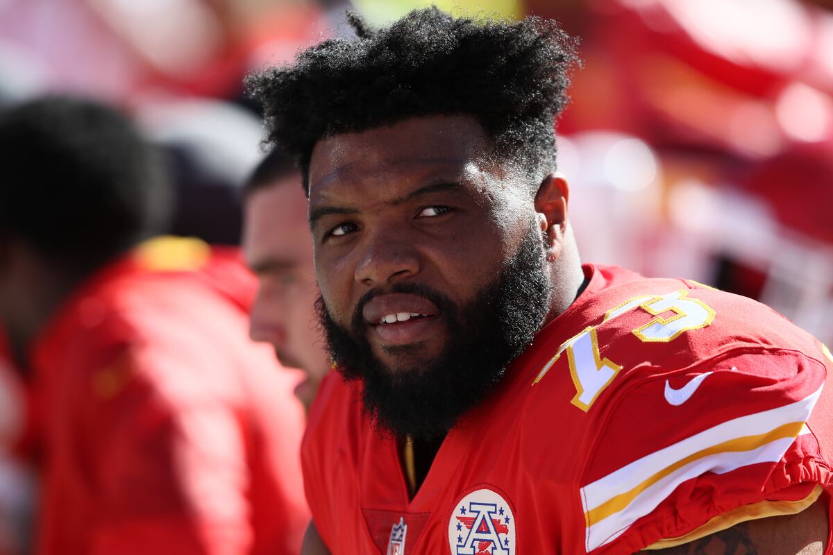Chiefs' Jeff Allen to Gift Fan Tickets for Helping Remove His Car from ...