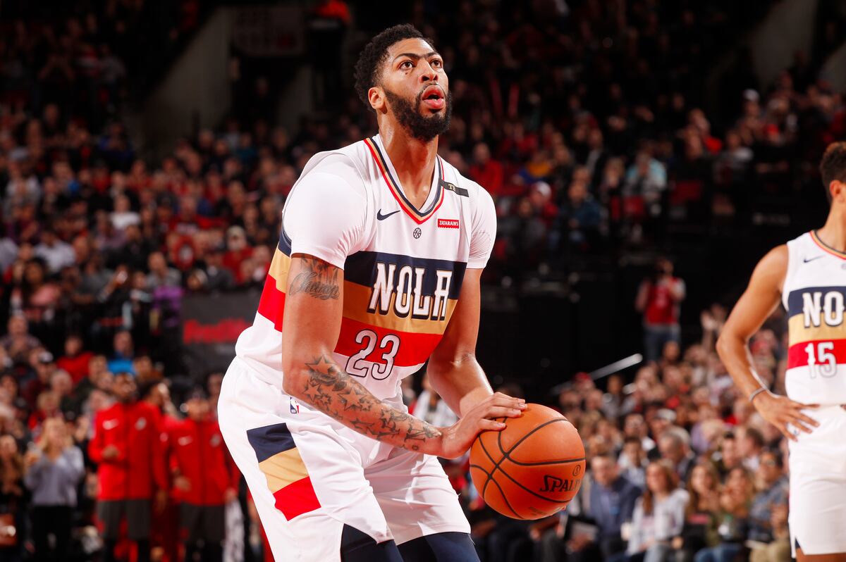Report: Anthony Davis' Shoulder Injury Not Serious, Diagnosed as ...