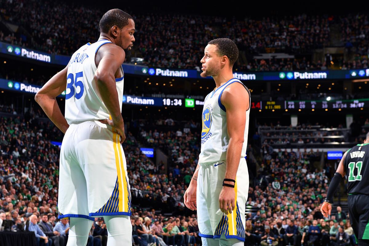 Steph Curry Proving You Don't Need to Dominate the Ball to Dominate the ...