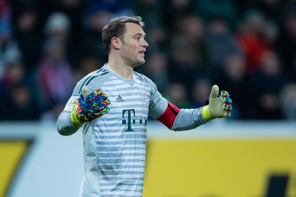 Manuel Neuer Suffers Hand Injury in Training, out of Bayer Leverkusen ...