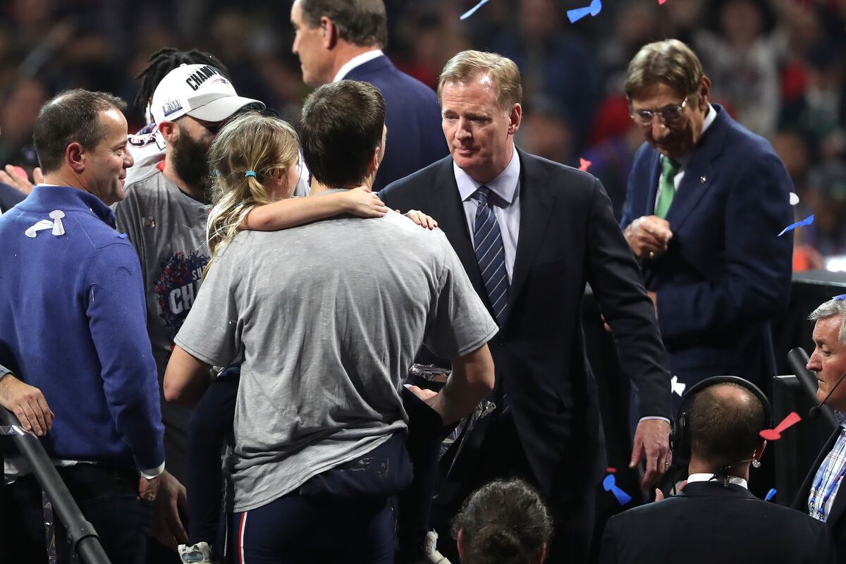 Watch Fans Shower Roger Goodell with Boos at Patriots' Super Bowl ...