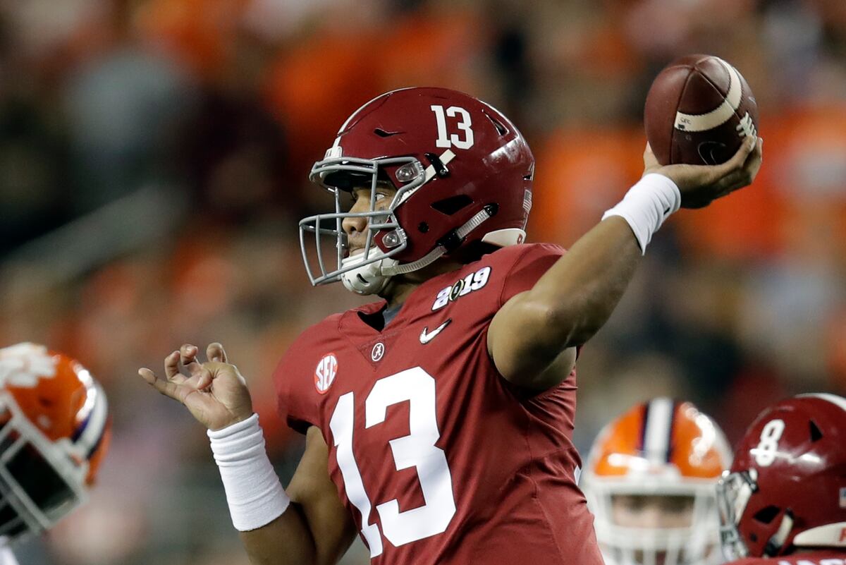 Schefter: Dolphins Signed Ryan Fitzpatrick with 'Eyes' on Tua ...