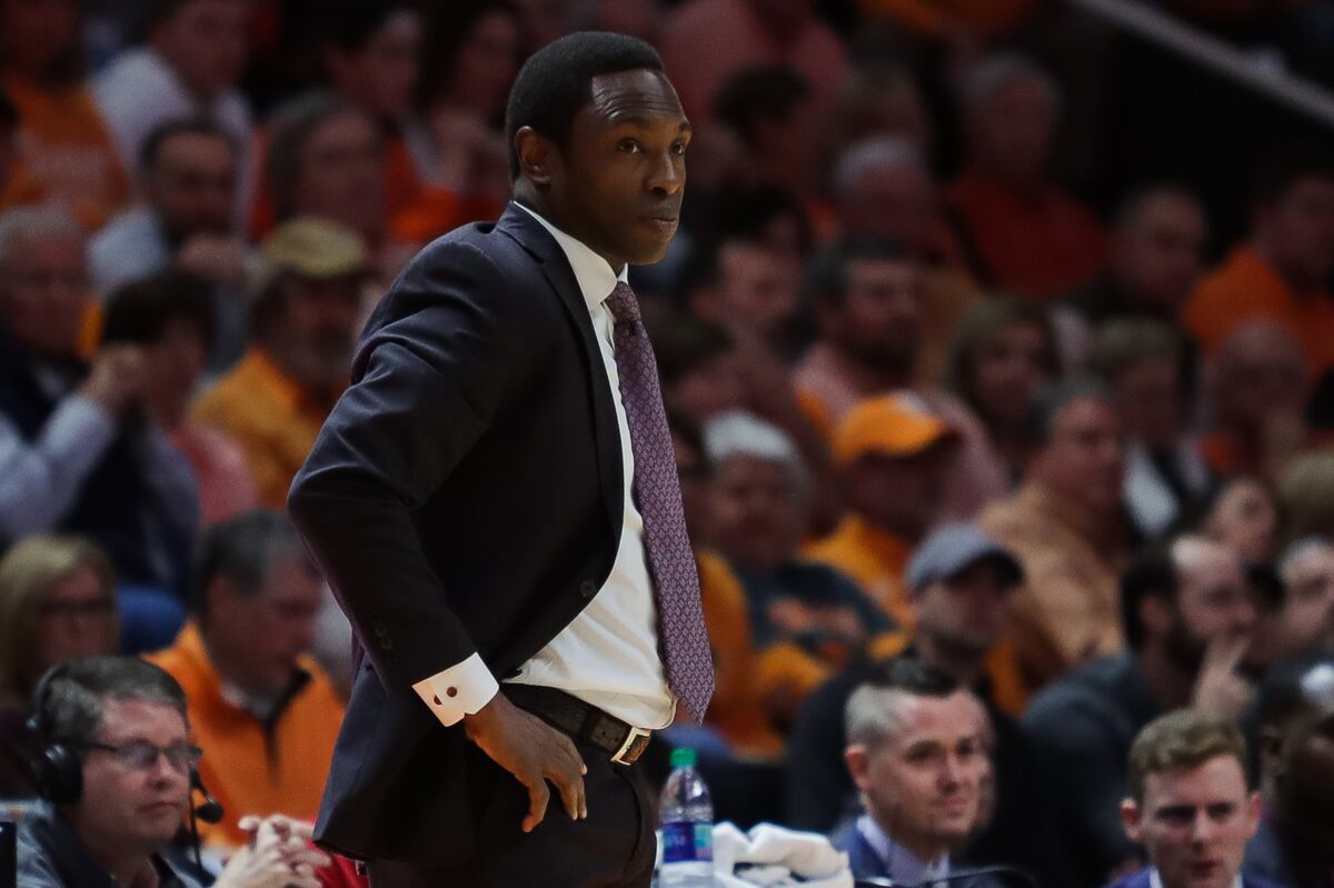 Report: Avery Johnson, Alabama Negotiating Contract Buyout After 4 ...