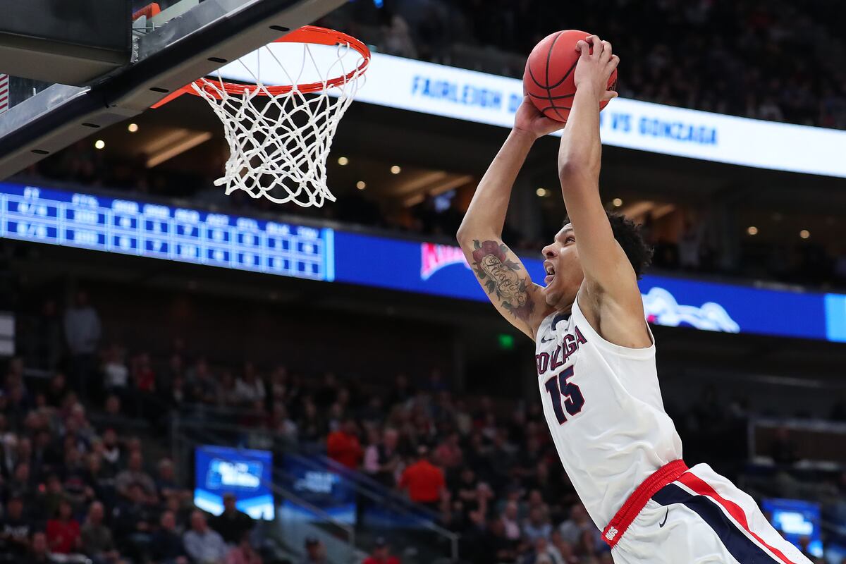 Video: Watch Brandon Clarke's 2-Handed Windmill Fast-Break Dunk vs ...
