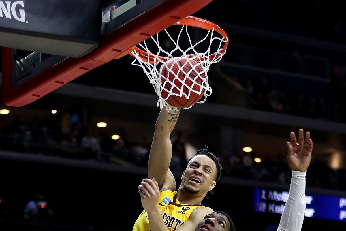 Video: Watch Minnesota's Amir Coffey Posterize MSU's Aaron Henry with ...