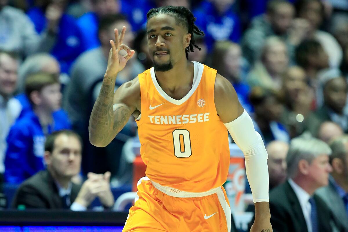 Video: Watch Tennessee's Jordan Bone Hit Floater After Faking out Iowa ...