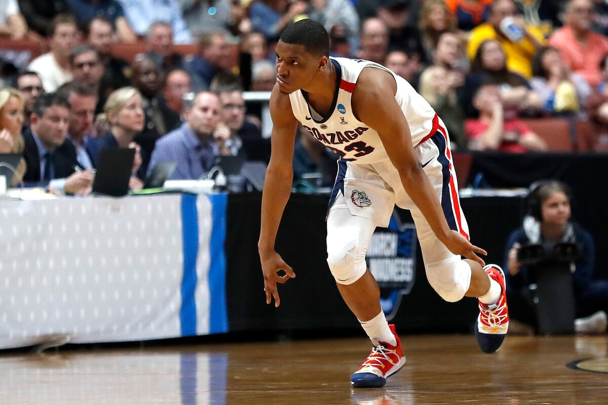 Video Watch Zach Norvell Jr Cross Up Texas Techs Norense Odiase In Elite 8 News Scores 