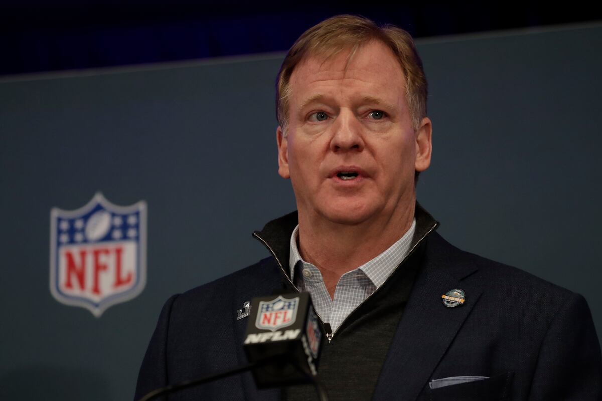 NFL, NFLPA Meet to Discuss Negotiations for New Collective Bargaining ...