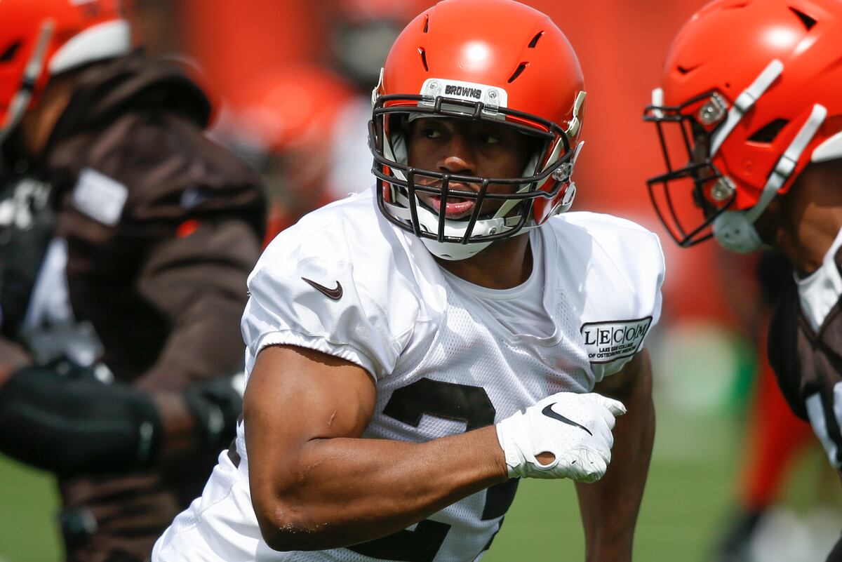 Browns RB Nick Chubb Being Evaluated for Concussion After Taking Hit at ...