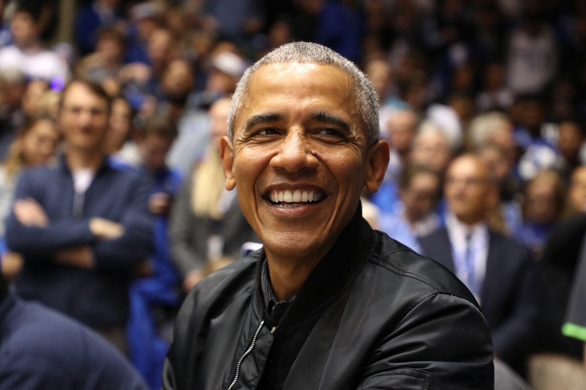Video: Watch Barack Obama Arrive at NBA Finals Game 2 with Raptors ...