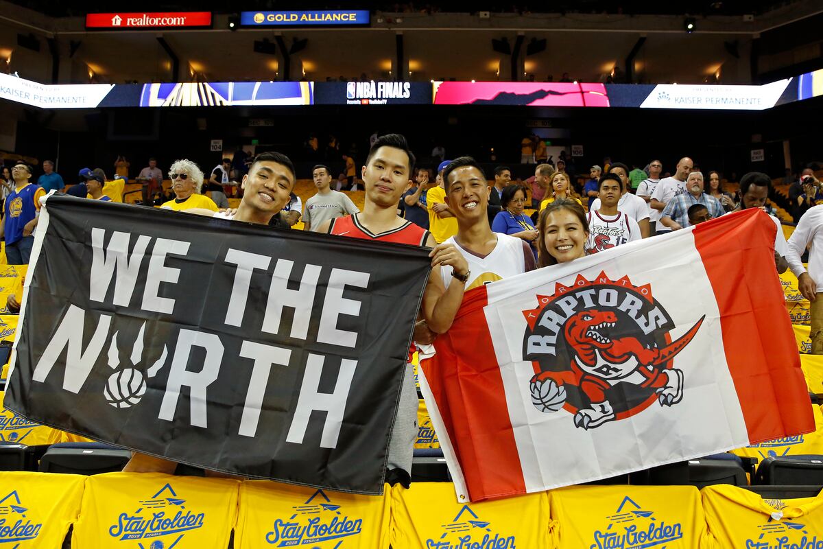Video: Raptors Fans Sing 'O Canada' in Oracle Arena After Game 3 Win ...