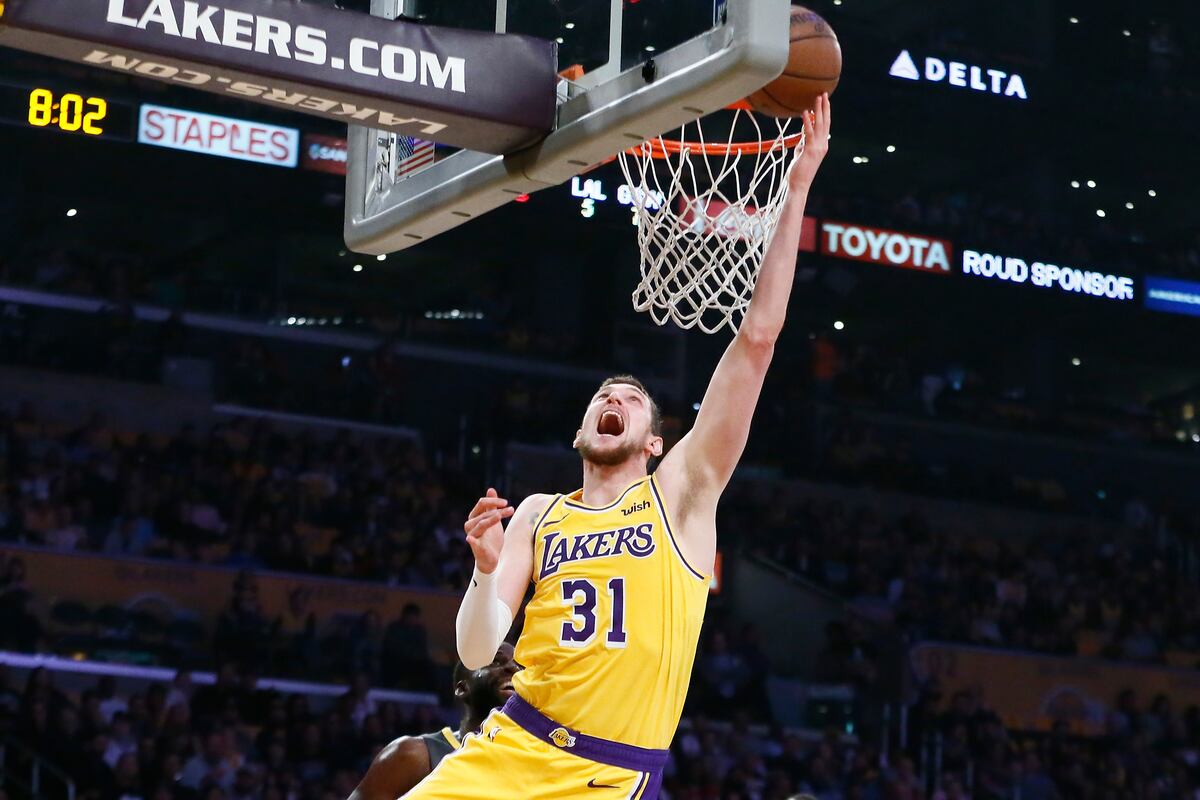 Mike Muscala, Thunder Agree on Contract After 1 Season with Lakers ...