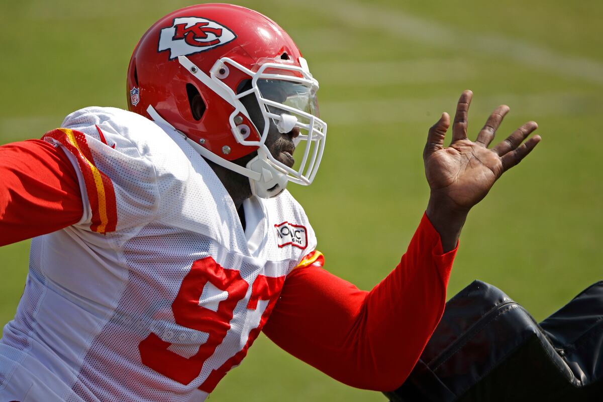 Report: Ex-Chiefs DE Allen Bailey, Falcons Agree to 2-Year, $10.5M ...